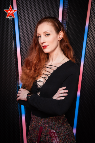 Guarda le foto di Giulia Salvi nel nuovo studio di Virgin Radio - Foto ...