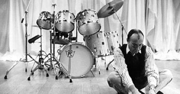 Genesis: la sorpresa annunciata è "R-Kive"