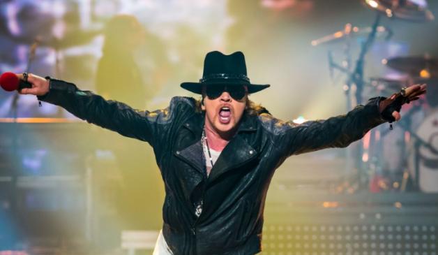 Axl Rose fotografato nello stesso studio degli AC/DC. Ecco le foto!