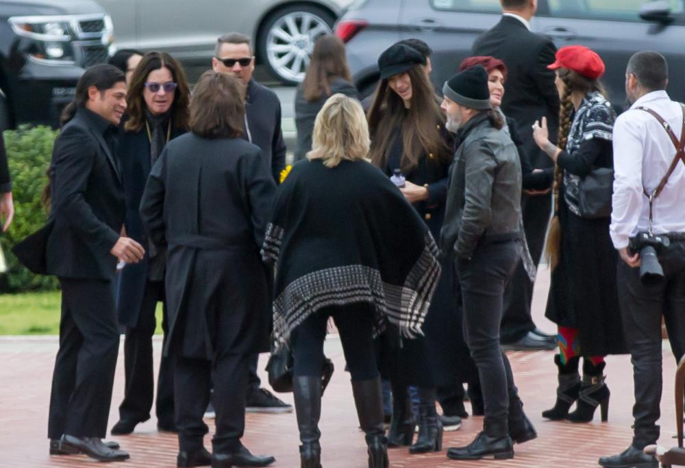 Lemmy: le foto dell’ultimo saluto a Los Angeles con Ozzy, Slash, Gene ...